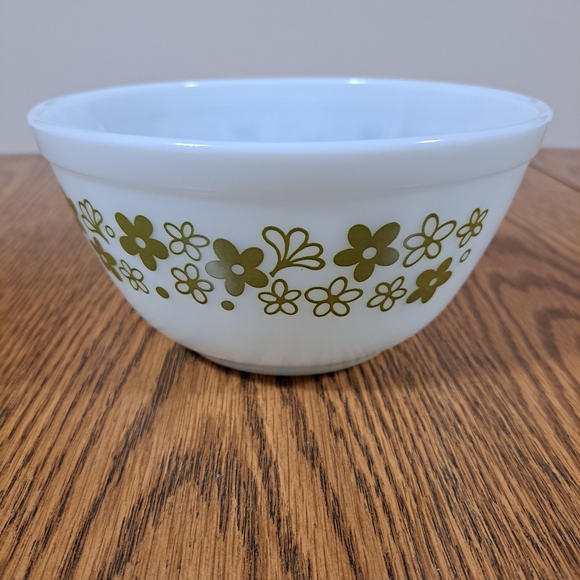 Pyrex | Kitchen | Pyrex Vintage Spring Blossom Crazy Daisy Mixing ...